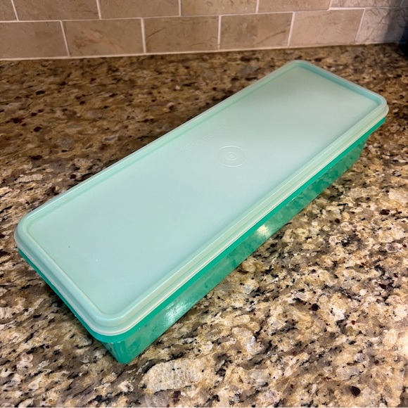 Tupperware | Kitchen | Vintage Usa Tupperware Green Celery Vegetable ...